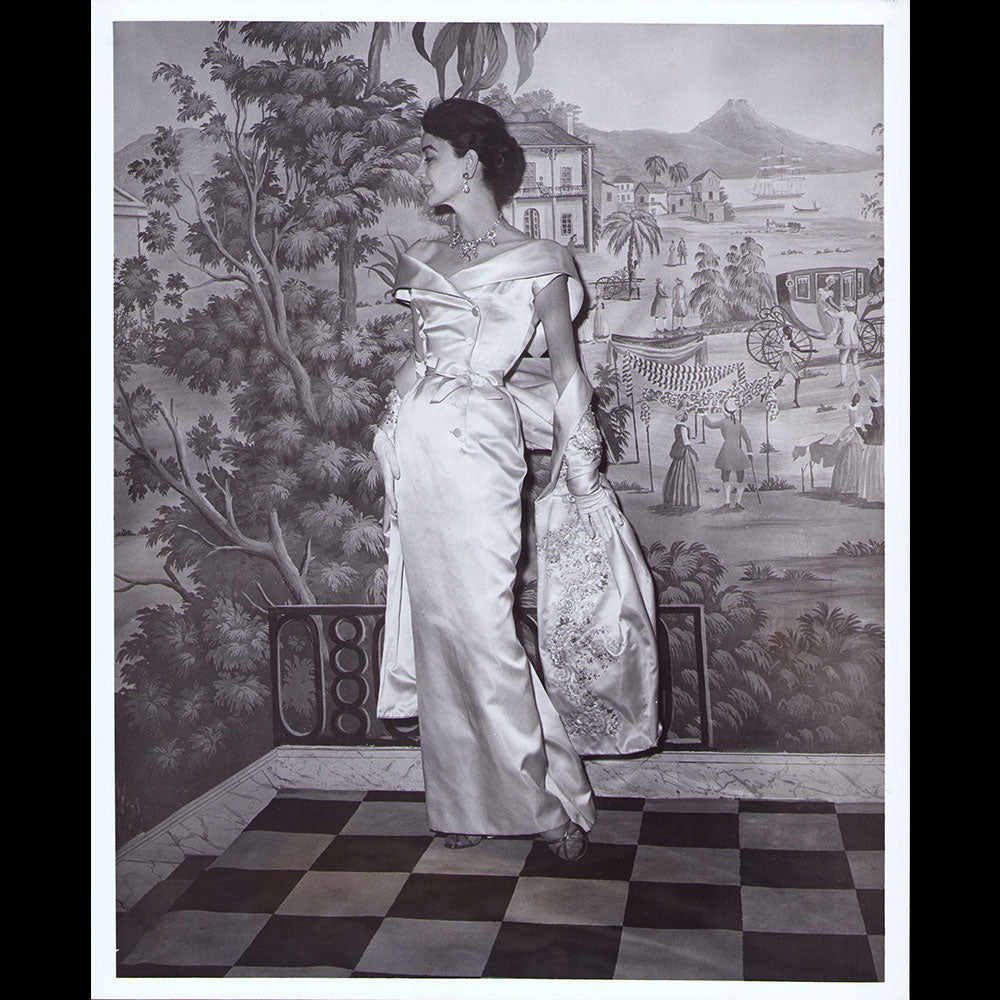 Pierre Balmain - Robe du soir en satin rose de Robert Perrier (1955 ...