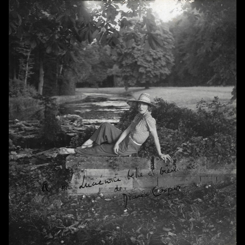 Caroline Reboux - Portrait de Lady Diana Cooper par Cecil Beaton ...